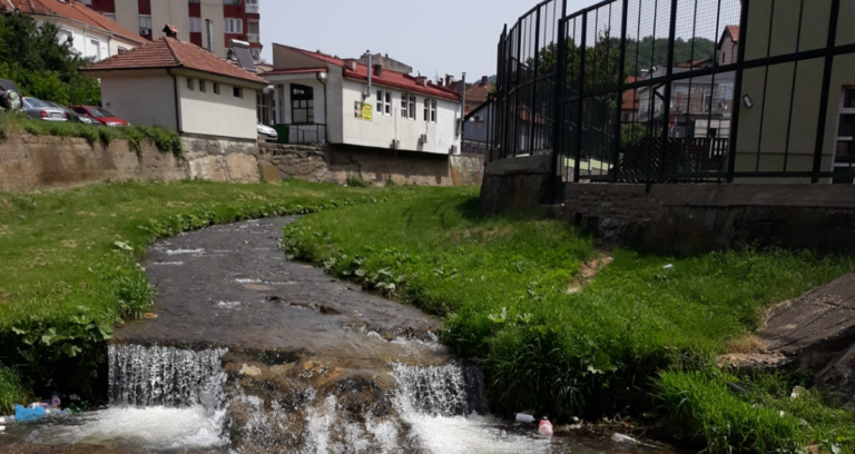 Крива Река „плива“ во најсмртоносниот отров-цијанид, наместо државна ...